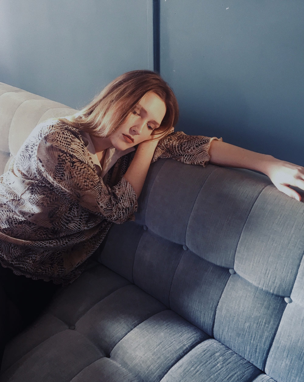 Stella Sommer kündigt mit ihrer aktuellen Single „The Eyes of the ...