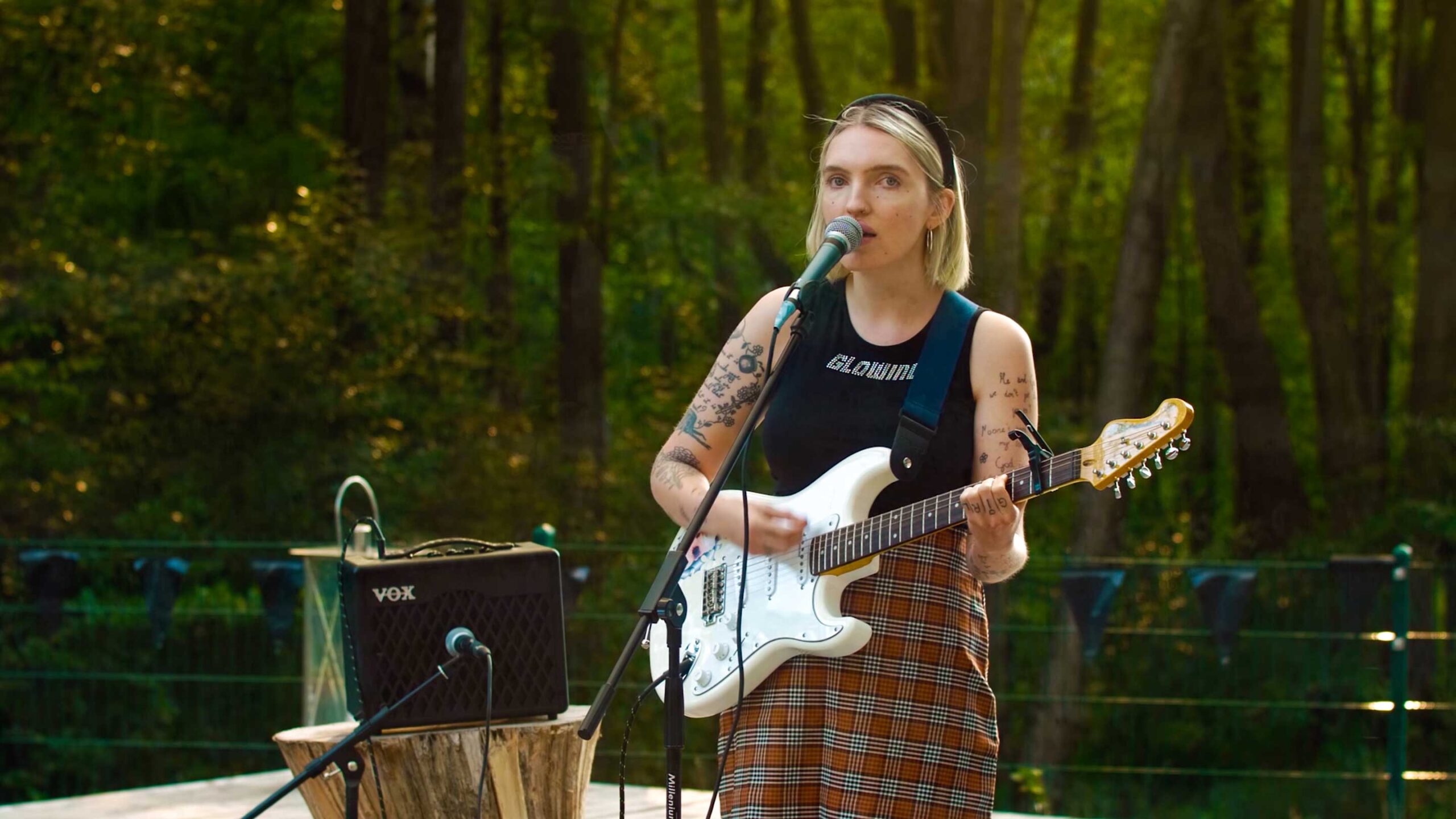 Mia Morgan spielt ihren Song "Es geht dir gut" in unserer Sieben Wasser ...