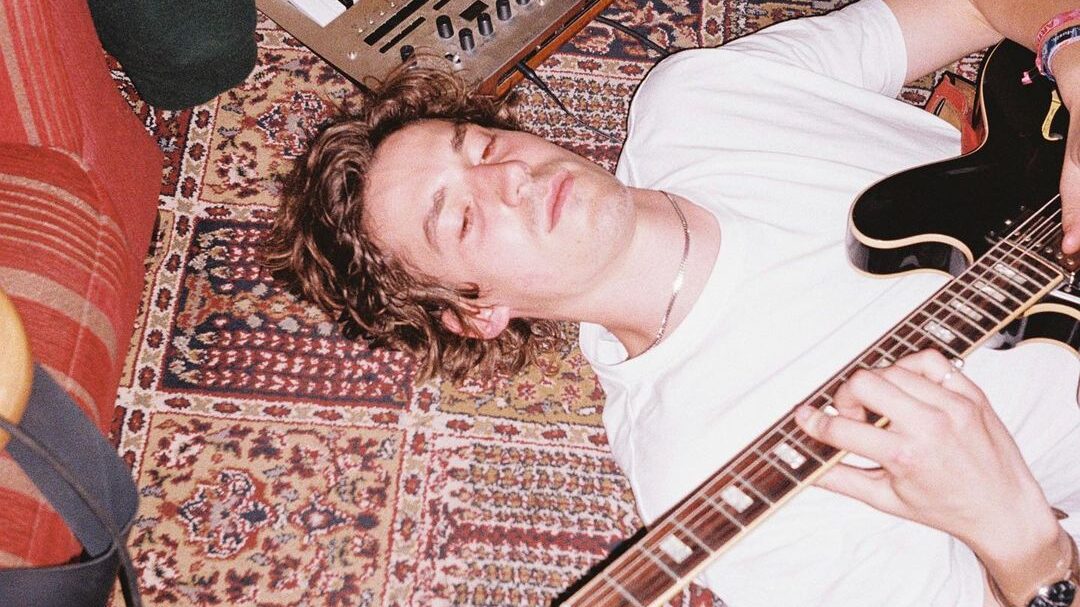 Mayberg überrascht uns mit „Vier Aufnahmen“ - DIFFUS